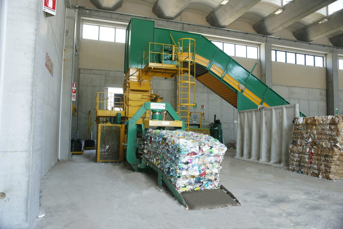 Prensa para recicláveis MAC 108-2 - Sarno